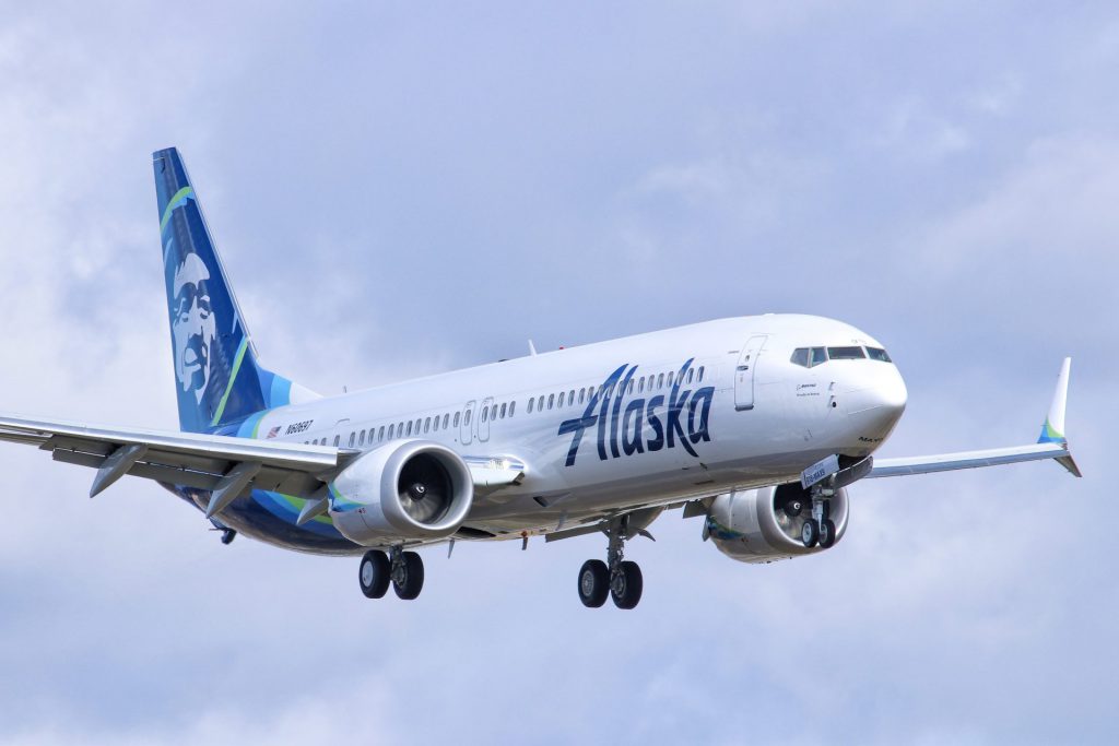 Alaska Airlines orders 52 Boeing 737 MAX Jets to modernize fleet ...